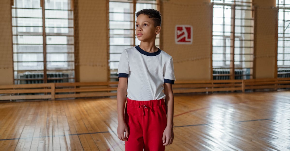 Comment porter un pantalon rouge homme avec style - Secretsdeshommes